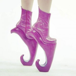 Los 24 pares de tacones más FEOS e INCÓMODOS del mundo ¡Te sangrarán ...