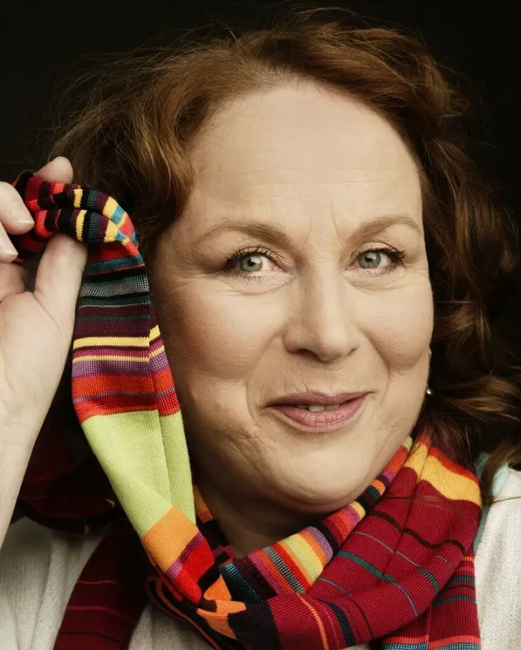 Así luce hoy la profesora "mala" de la película Matilda